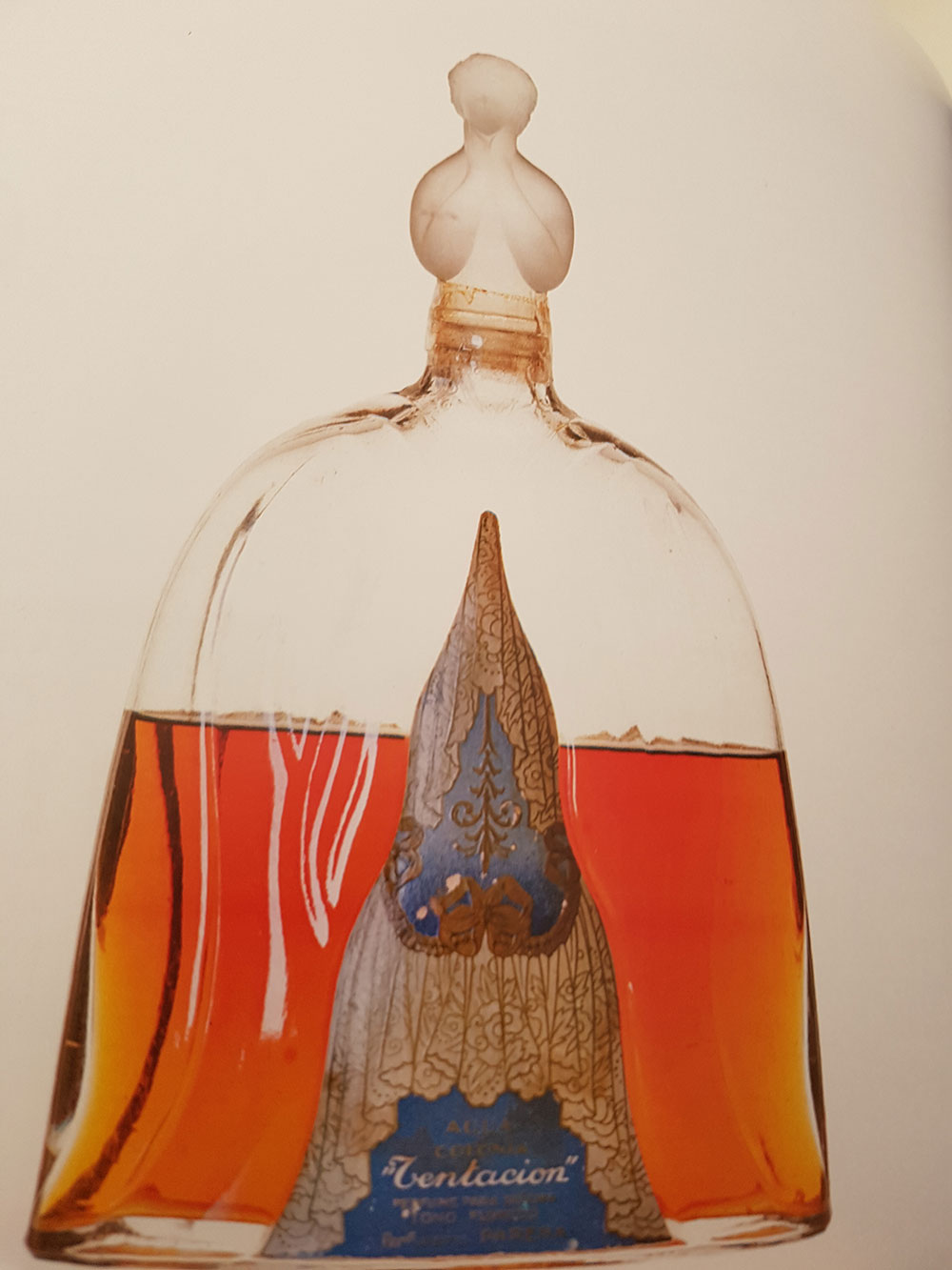 Varon Dandy celebra centenario con exposición de Perfumería Parera ...